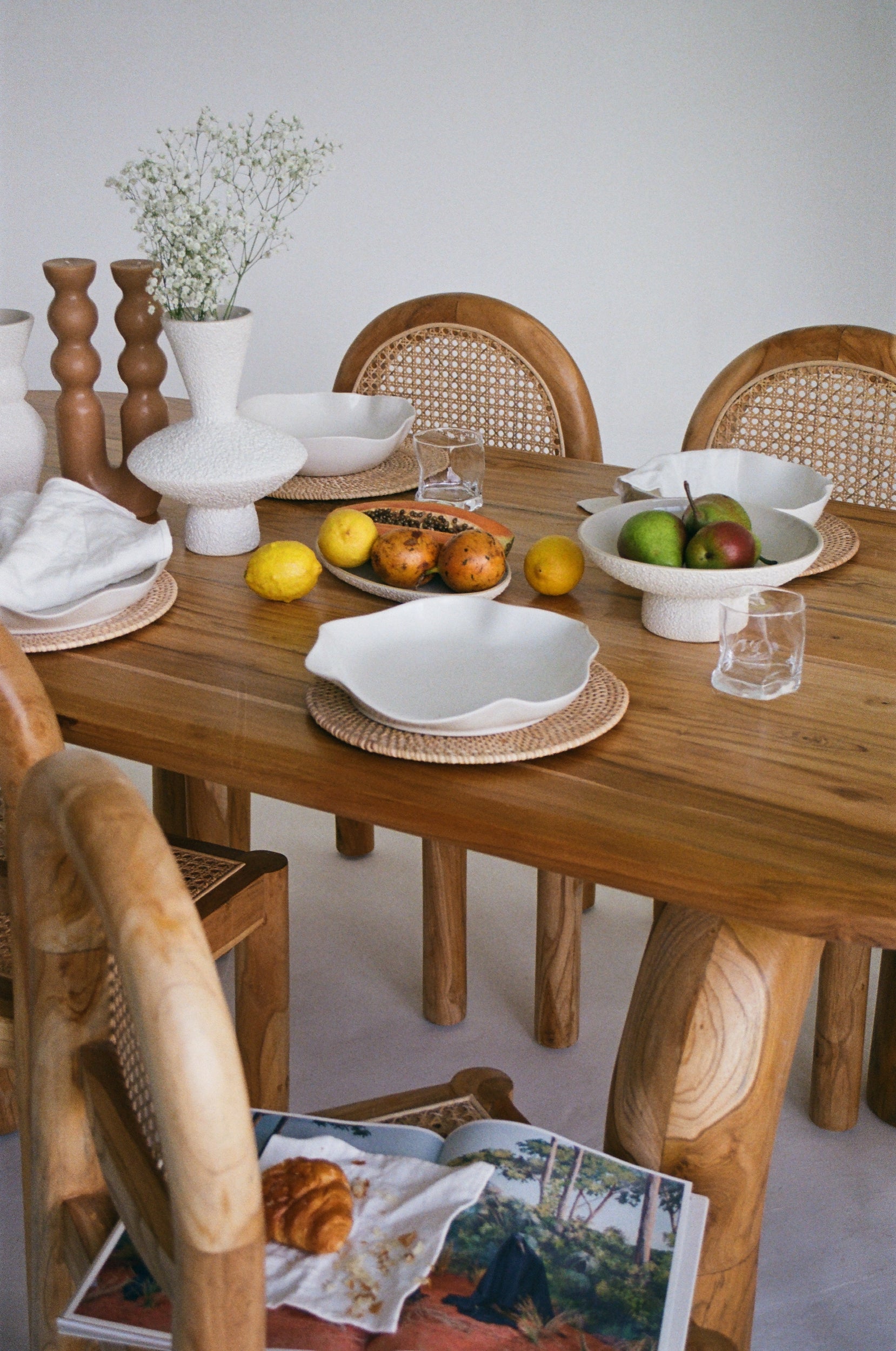 Archie Pill Dining Table – KASTILLO